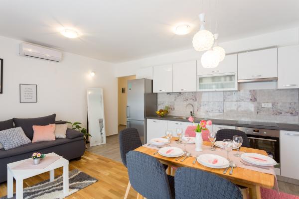 Apartmani Podstrana - Apartman Mali Raj | Apartmanija.hr