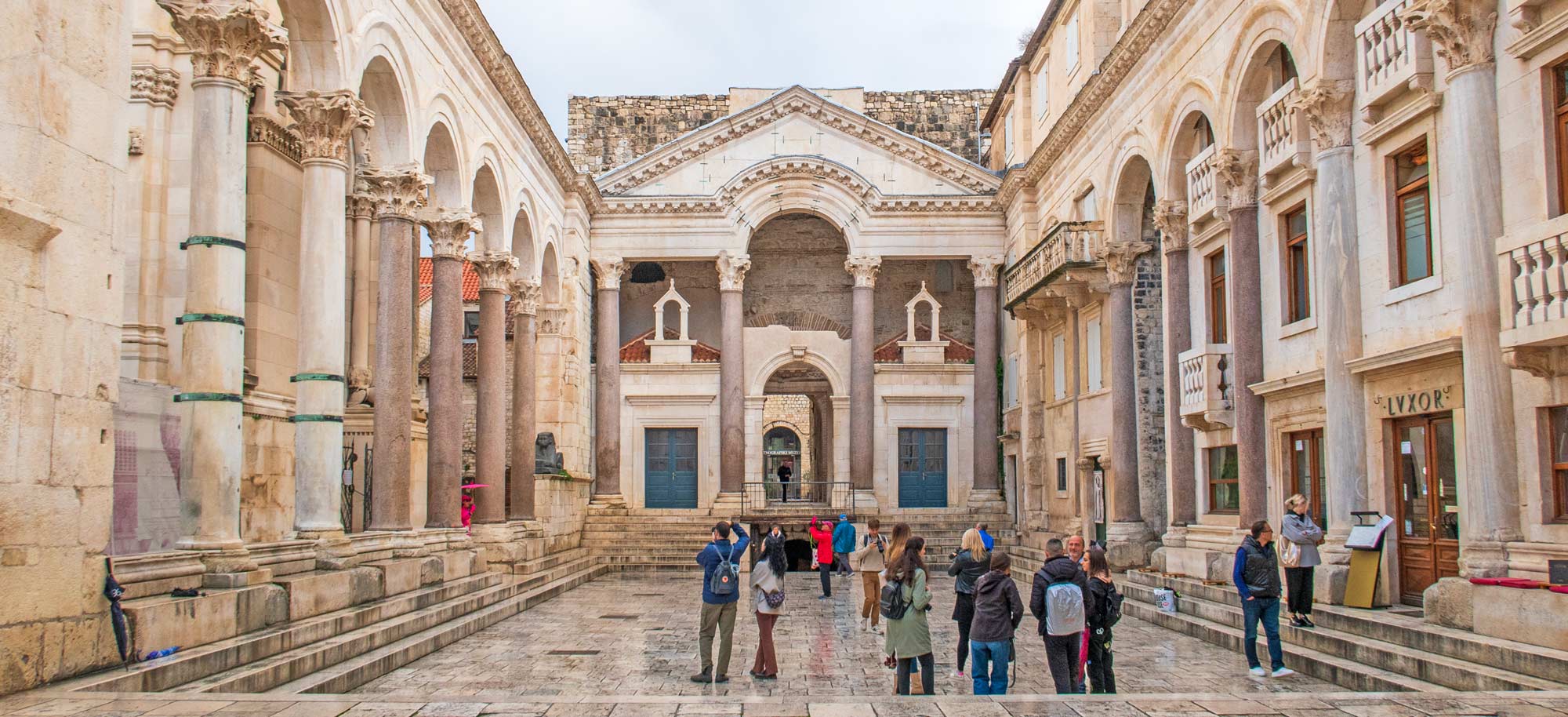 Trg Peristil u Splitu smještaj i apartmani u okolici | Apartmanija.hr